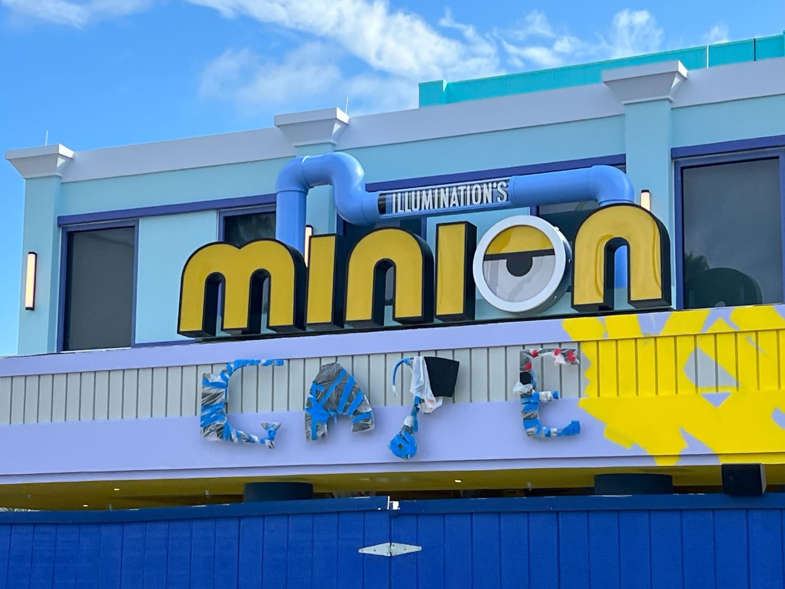 PHOTOS: Brand New Signage Up in Minion Land! - Universal Parks Blog