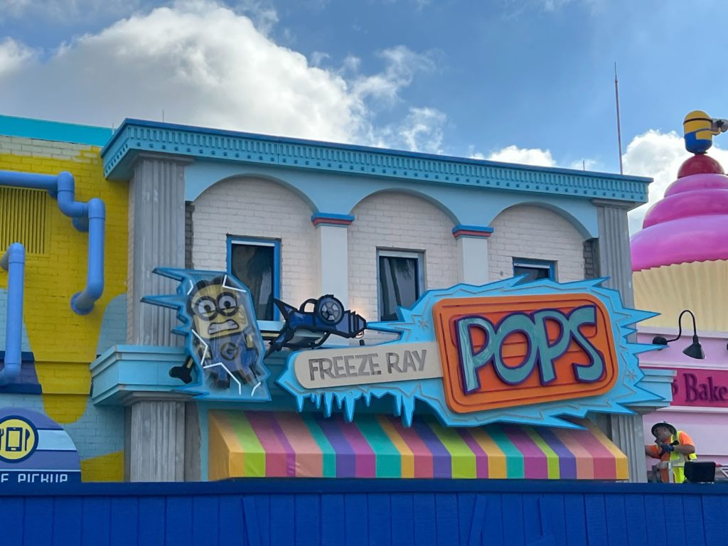 PHOTOS: Brand New Signage Up in Minion Land! - Universal Parks Blog