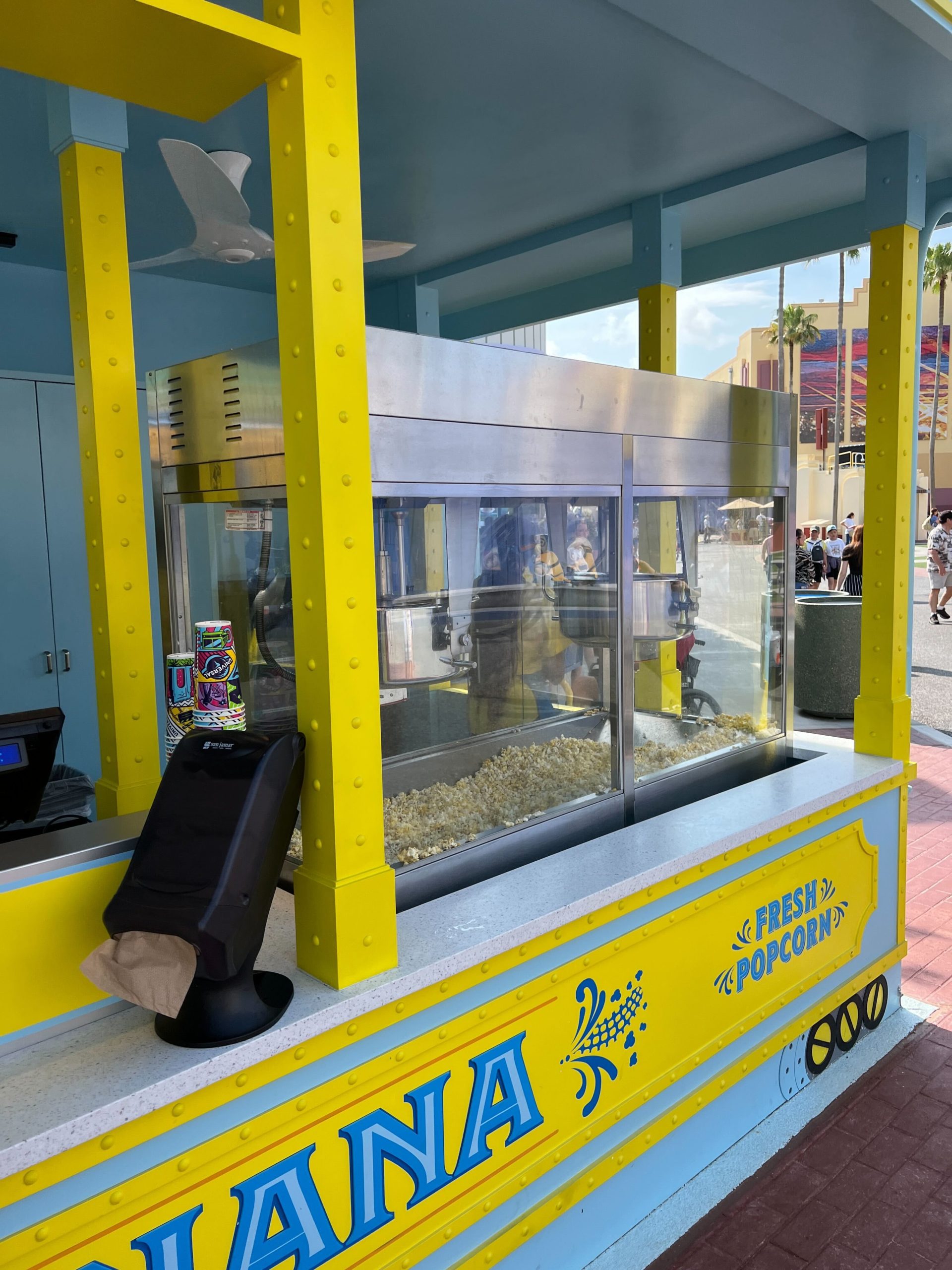 The Construction Walls Are Down - Let's Take a Look at Minion Land ...