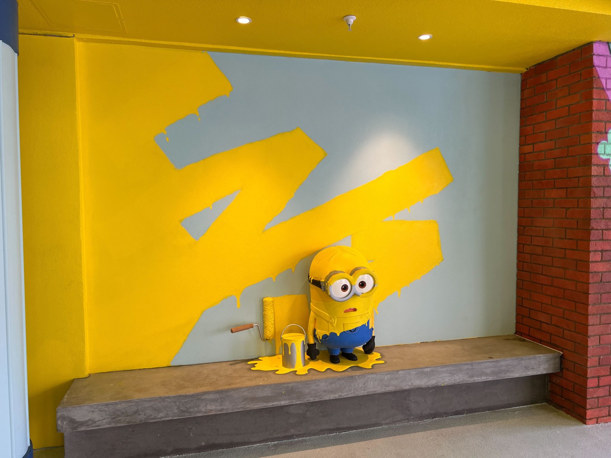 The Construction Walls Are Down - Let's Take a Look at Minion Land ...