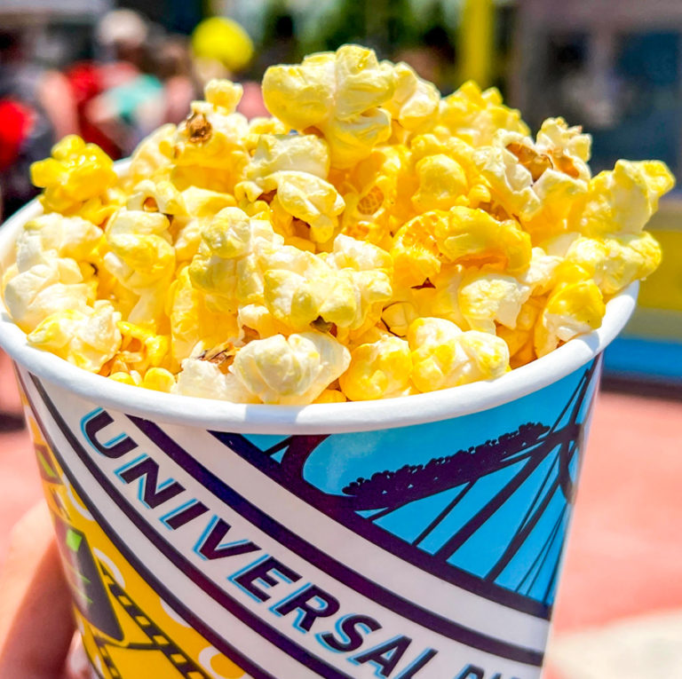 We Tried BANANA Popcorn in Minion Land at Universal Orlando ...