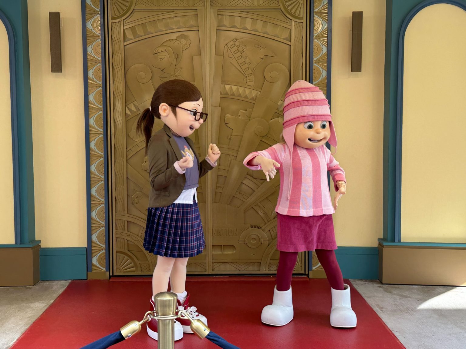 Gru's Girls Margo and Edith Turn Up to Greet Guests at Minion Land ...