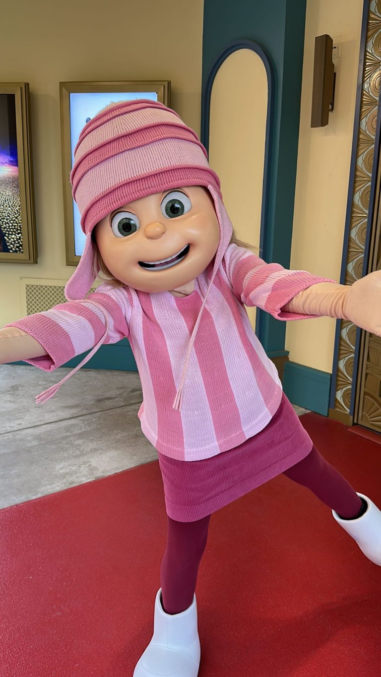 Gru's Girls Margo and Edith Turn Up to Greet Guests at Minion Land ...