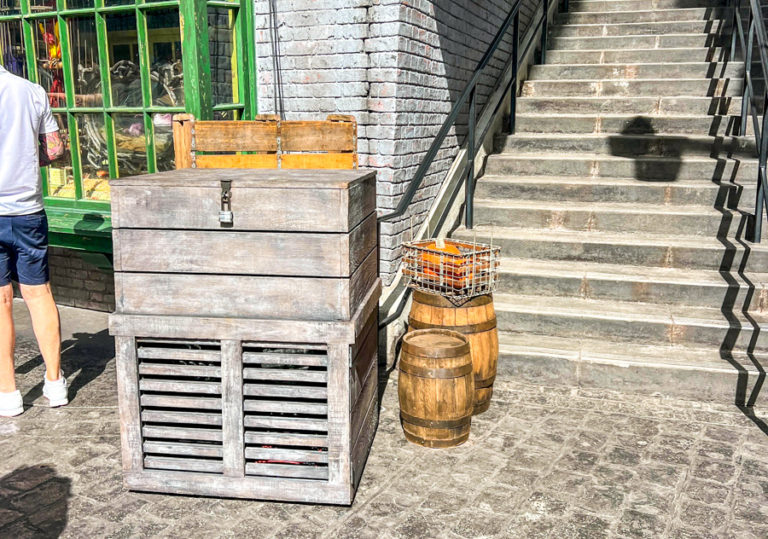 Pumpkins & Other Decor Arrive in Diagon Alley at Universal Studios ...