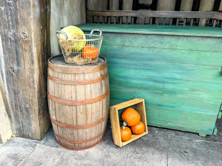 Pumpkins & Other Decor Arrive in Diagon Alley at Universal Studios ...