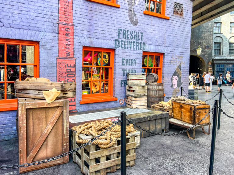 Pumpkins & Other Decor Arrive in Diagon Alley at Universal Studios ...