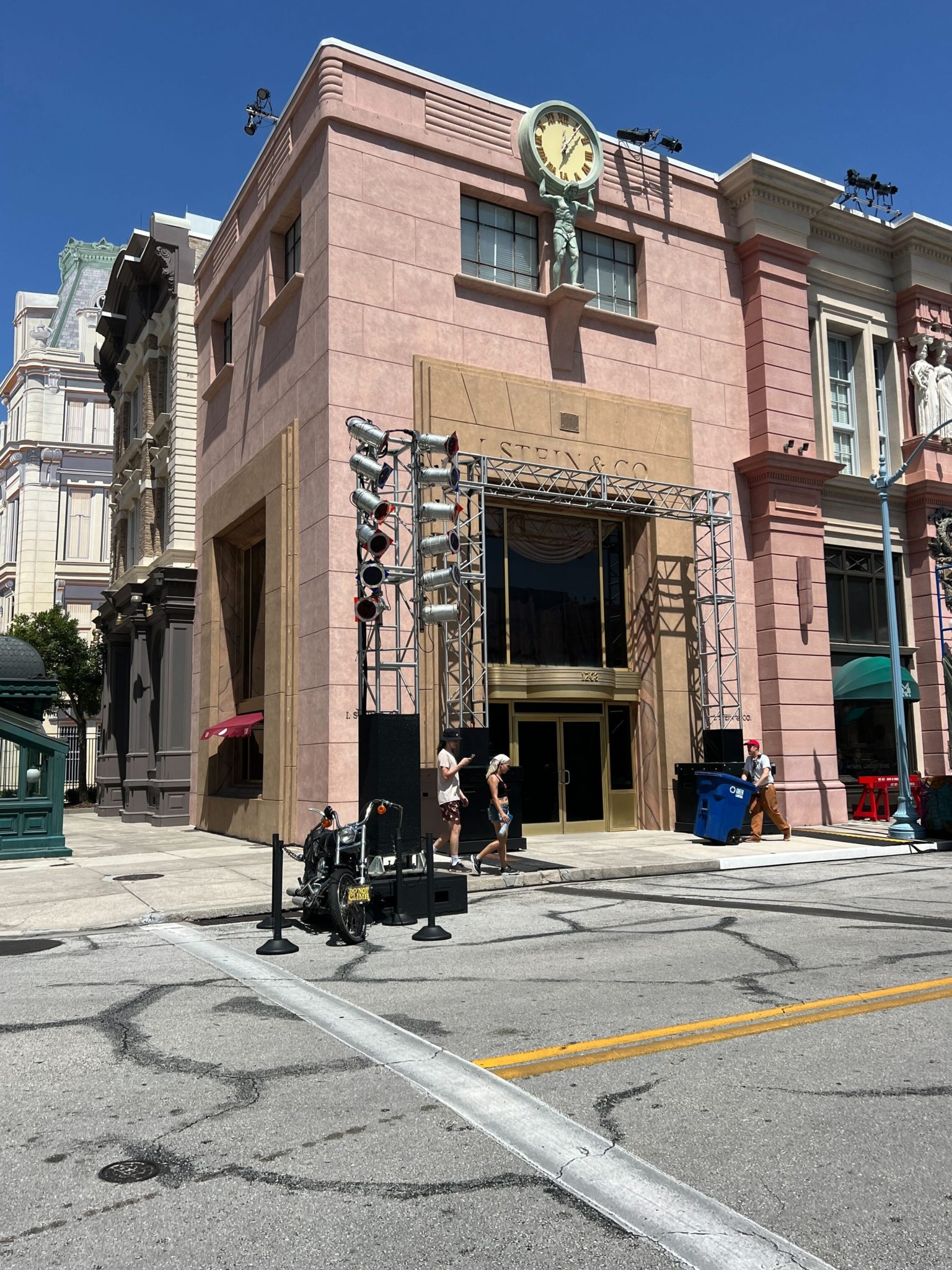 First Look: Halloween Horror Nights Tribute Store Facade is Up ...