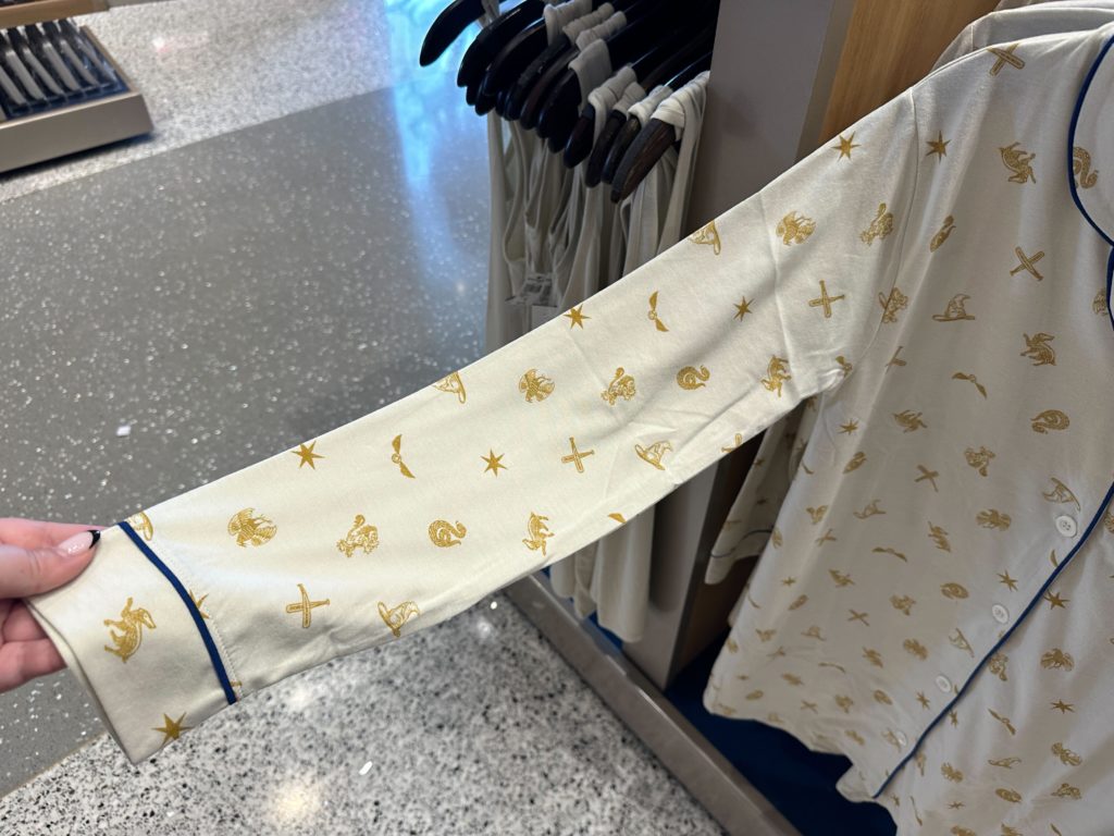 Snuggle Up in NEW Harry Potter Pajamas from Universal Orlando ...
