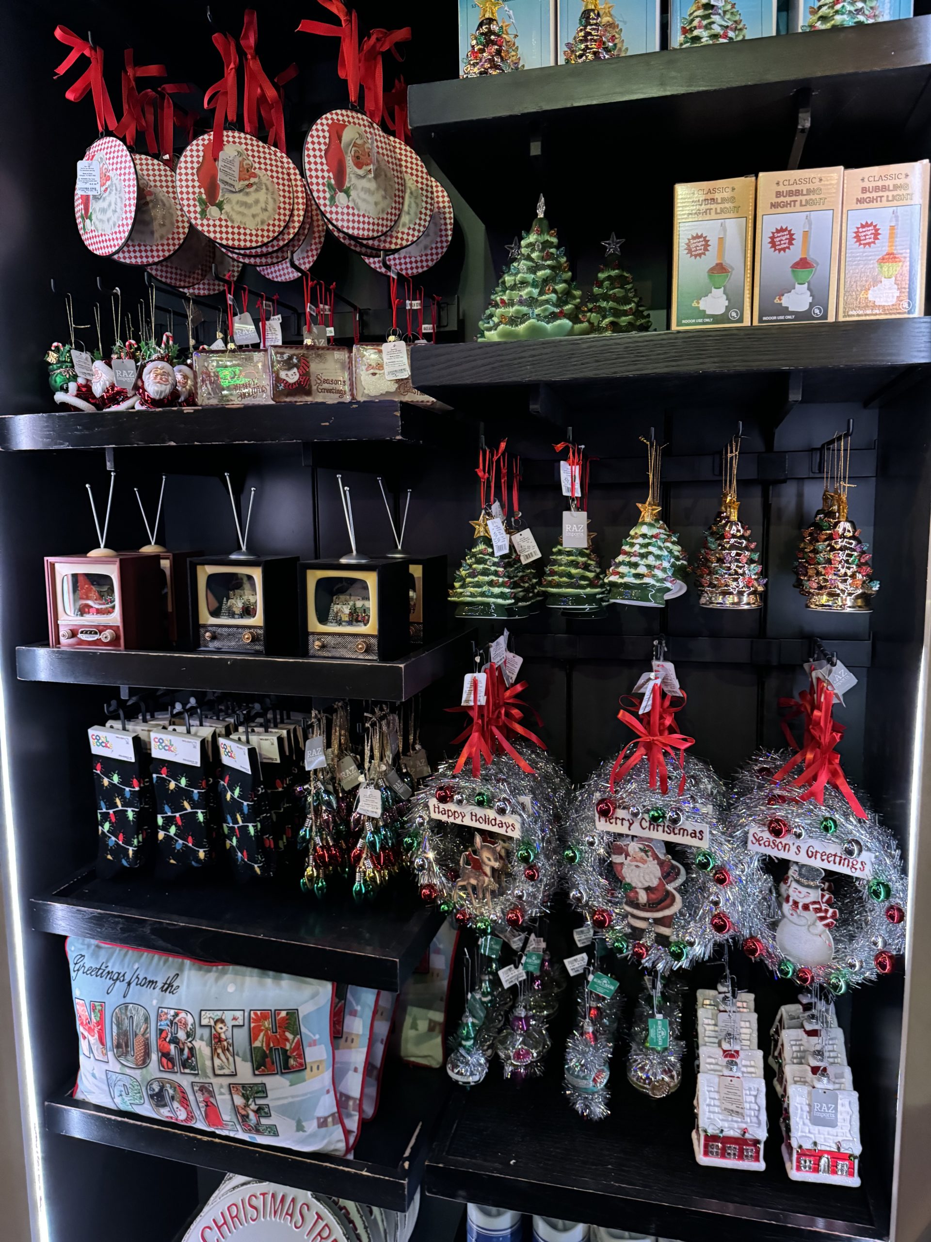Photos: The Universal Orlando Holiday Tribute Store is OPEN ...