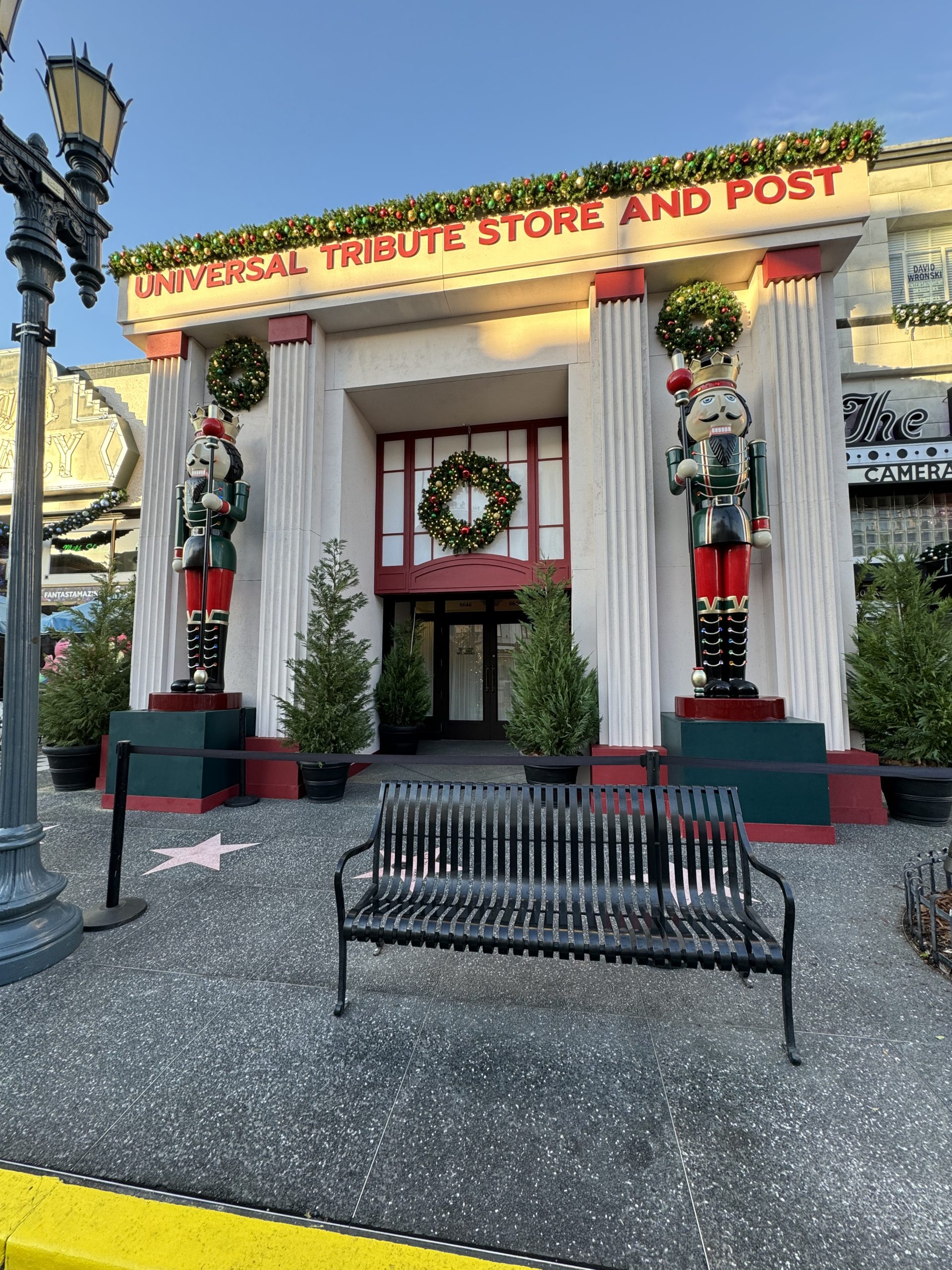 Photos: The Universal Orlando Holiday Tribute Store is OPEN ...